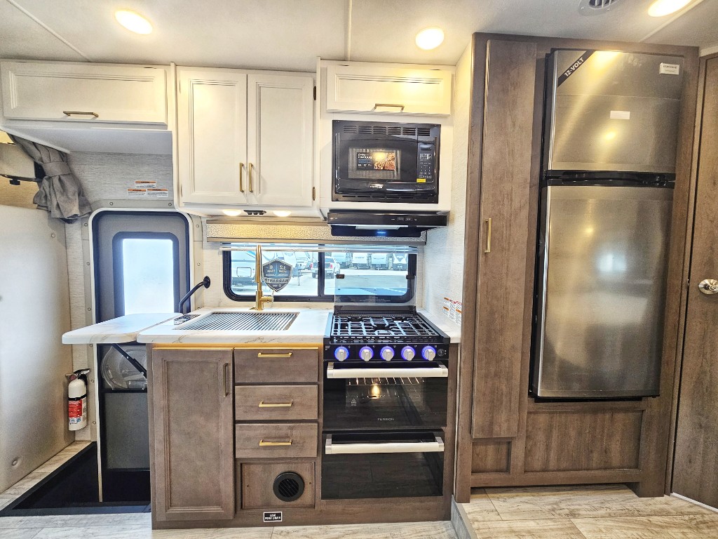 Vehicle Details | RV, motorhome, travel trailer, and tent camper ...