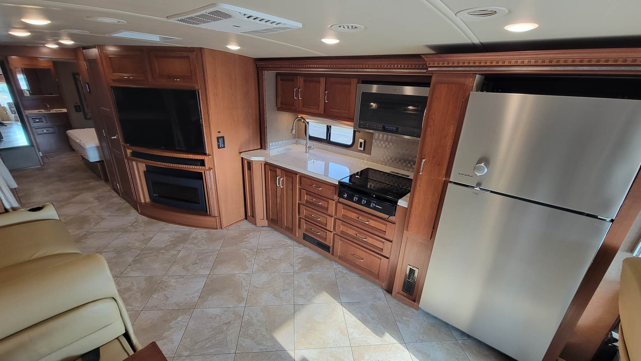 Vehicle Details | RV, motorhome, travel trailer, and tent camper ...